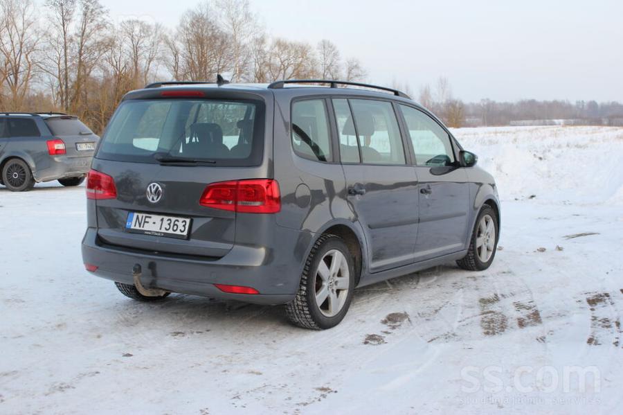 Pelēks Volkswagen Touran 2014 Bauska, ar dzinēja tilpumu 1.60 L un nobraukumu 274 tūkst. km par 5800 €, foto 4 vietnē AUTOMOTO.COM.LV