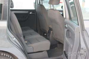 Pelēks Volkswagen Touran 2014 Bauska, ar dzinēja tilpumu 1.60 L un nobraukumu 274 tūkst. km par 5800 €, foto 12 vietnē AUTOMOTO.COM.LV