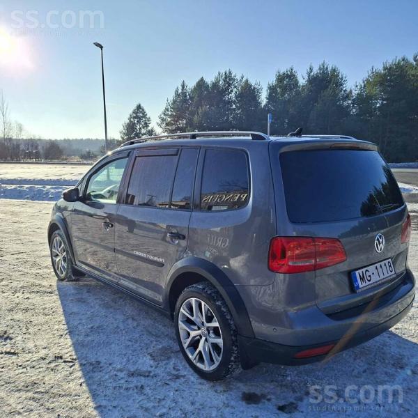 Grey Volkswagen Touran 2014 in Riga, with an engine capacity of 2.00 L and mileage of 358 thousand km for 6900 €, photo 3 on AUTOMOTO.COM.LV