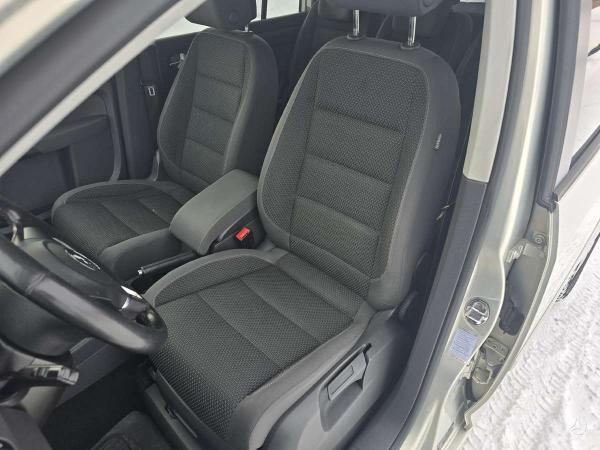 Grey Volkswagen Touran 2014 in Telschi, with an engine capacity of 1.60 L and mileage of 269 thousand km for 6500 €, photo 11 on AUTOMOTO.COM.LV