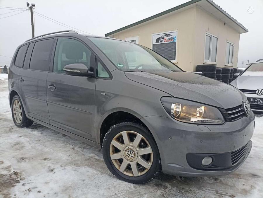 Pelēks Volkswagen Touran 2014 Viļņa, ar dzinēja tilpumu 1.60 L un nobraukumu 246 tūkst. km par 6650 €, foto 1 vietnē AUTOMOTO.COM.LV