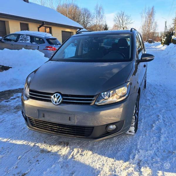 Grey Volkswagen Touran 2014 in Siauliai, with an engine capacity of 1.60 L and mileage of 247 thousand km for 5450 €, photo 9 on AUTOMOTO.COM.LV