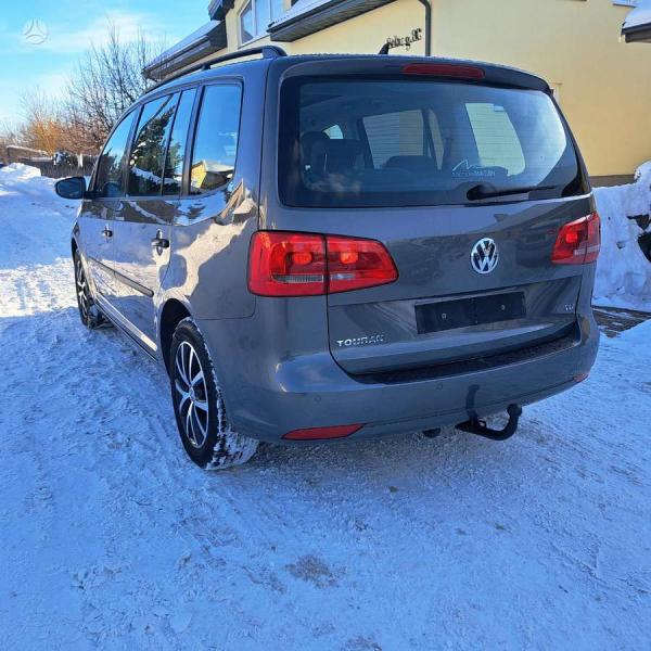 Grey Volkswagen Touran 2014 in Siauliai, with an engine capacity of 1.60 L and mileage of 247 thousand km for 5450 €, photo 10 on AUTOMOTO.COM.LV