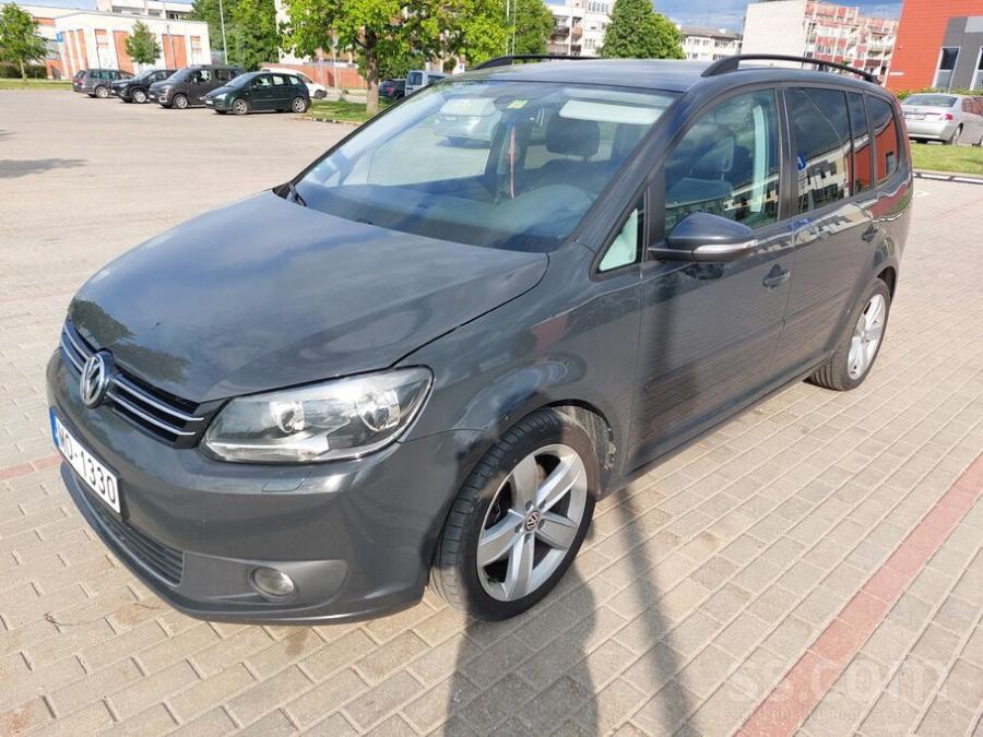 Pelēks Volkswagen Touran 2014 Rīga, ar dzinēja tilpumu 2.00 L un nobraukumu 325 tūkst. km par 6700 €, foto 1 vietnē AUTOMOTO.COM.LV