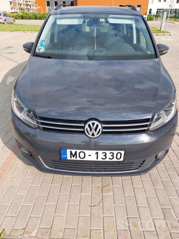 Pelēks Volkswagen Touran 2014 Rīga, ar dzinēja tilpumu 2.00 L un nobraukumu 325 tūkst. km par 6700 €, foto 5 vietnē AUTOMOTO.COM.LV