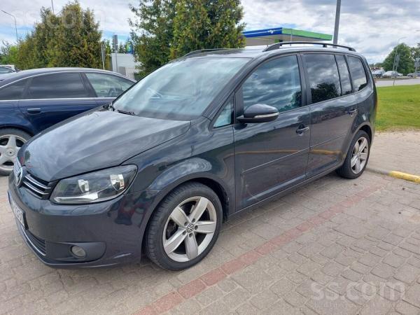 Серый Фольксваген Туран 2014 в Рига, объемом двигателя 2.00 л и пробегом 325 тыс. км за 5500 €, фото 2 на AUTOMOTO.COM.LV
