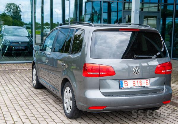 Grey Volkswagen Touran 2014 in Cesis, with an engine capacity of 2.00 L and mileage of 336 thousand km for 6750 €, photo 4 on AUTOMOTO.COM.LV