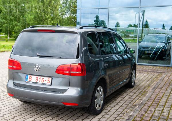 Grey Volkswagen Touran 2014 in Cesis, with an engine capacity of 2.00 L and mileage of 336 thousand km for 6750 €, photo 6 on AUTOMOTO.COM.LV
