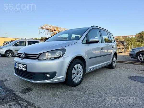 Grey Volkswagen Touran 2014 in Valmiera, with an engine capacity of 1.60 L and mileage of 311 thousand km for 5900 €, photo 2 on AUTOMOTO.COM.LV