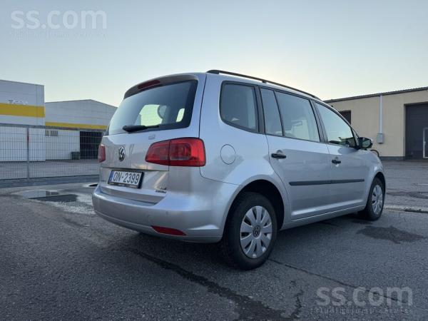 Grey Volkswagen Touran 2014 in Valmiera, with an engine capacity of 1.60 L and mileage of 311 thousand km for 5900 €, photo 3 on AUTOMOTO.COM.LV