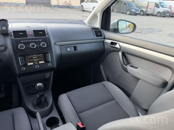 Grey Volkswagen Touran 2014 in Valmiera, with an engine capacity of 1.60 L and mileage of 311 thousand km for 5900 €, photo 10 on AUTOMOTO.COM.LV