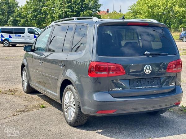 Grey Volkswagen Touran 2014 in Klaipeda, with an engine capacity of 1.60 L and mileage of 200 thousand km for 6700 €, photo 6 on AUTOMOTO.COM.LV