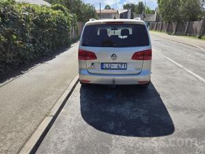 Grey Volkswagen Touran 2014 in Riga, with an engine capacity of 2.00 L and mileage of 193 thousand km for 8900 €, photo 5 on AUTOMOTO.COM.LV