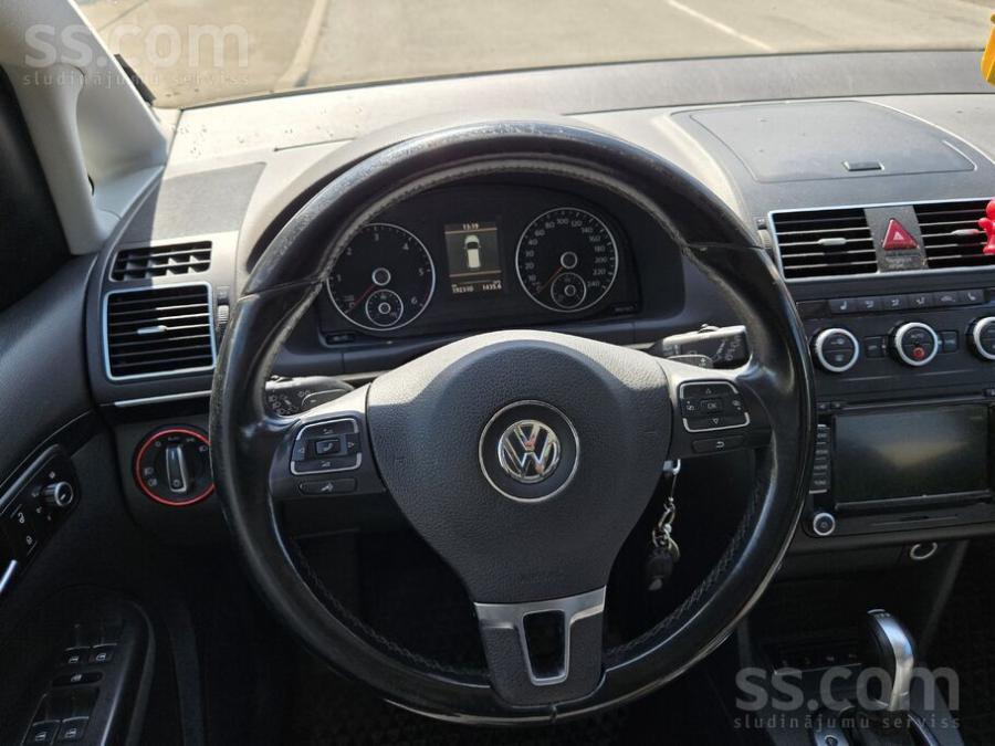 Grey Volkswagen Touran 2014 in Riga, with an engine capacity of 2.00 L and mileage of 193 thousand km for 8900 €, photo 7 on AUTOMOTO.COM.LV