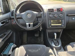 Grey Volkswagen Touran 2014 in Riga, with an engine capacity of 2.00 L and mileage of 193 thousand km for 8900 €, photo 9 on AUTOMOTO.COM.LV