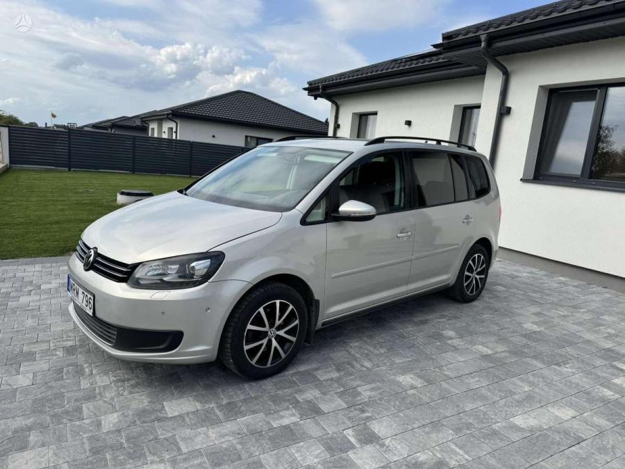 Pelēks Volkswagen Touran 2014 Šauļi, ar dzinēja tilpumu 1.60 L un nobraukumu 310 tūkst. km par 4850 €, foto 1 vietnē AUTOMOTO.COM.LV
