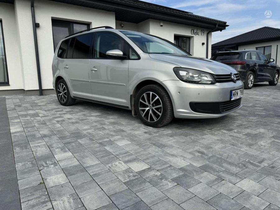 Pelēks Volkswagen Touran 2014 Šauļi, ar dzinēja tilpumu 1.60 L un nobraukumu 310 tūkst. km par 4850 €, foto 3 vietnē AUTOMOTO.COM.LV