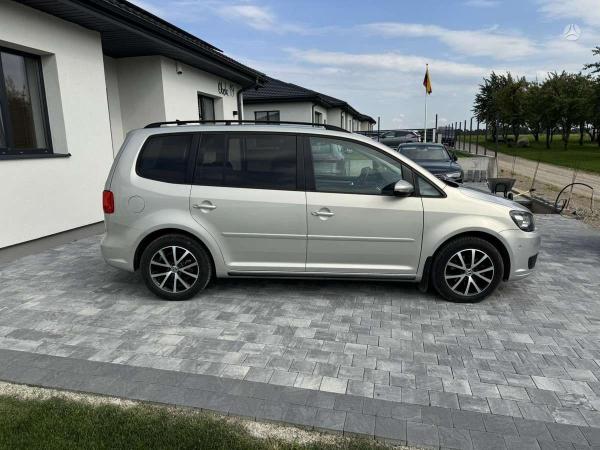 Pelēks Volkswagen Touran 2014 Šauļi, ar dzinēja tilpumu 1.60 L un nobraukumu 310 tūkst. km par 4850 €, foto 3 vietnē AUTOMOTO.COM.LV