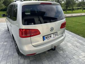 Pelēks Volkswagen Touran 2014 Šauļi, ar dzinēja tilpumu 1.60 L un nobraukumu 310 tūkst. km par 4850 €, foto 9 vietnē AUTOMOTO.COM.LV