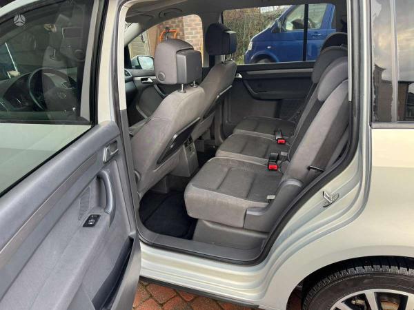 Pelēks Volkswagen Touran 2014 Šauļi, ar dzinēja tilpumu 1.60 L un nobraukumu 310 tūkst. km par 4850 €, foto 10 vietnē AUTOMOTO.COM.LV