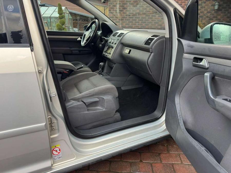 Pelēks Volkswagen Touran 2014 Šauļi, ar dzinēja tilpumu 1.60 L un nobraukumu 310 tūkst. km par 4850 €, foto 12 vietnē AUTOMOTO.COM.LV