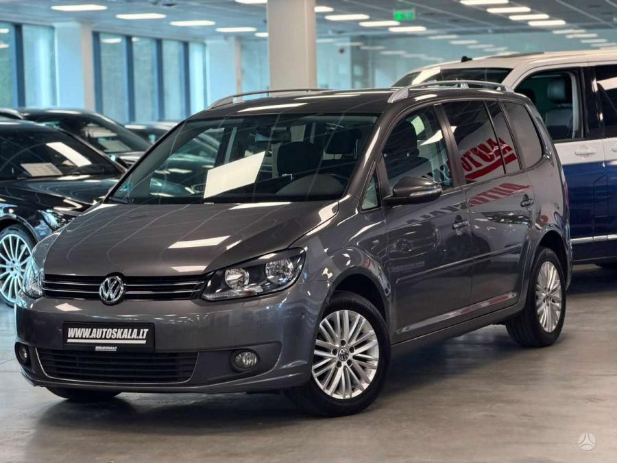 Pelēks Volkswagen Touran 2014 Klaipėda, ar dzinēja tilpumu 1.60 L un nobraukumu 234 tūkst. km par 7750 €, foto 4 vietnē AUTOMOTO.COM.LV
