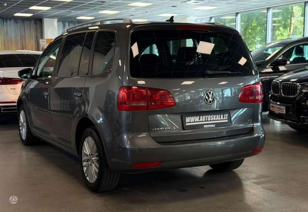 Grey Volkswagen Touran 2014 in Klaipeda, with an engine capacity of 1.60 L and mileage of 234 thousand km for 7750 €, photo 4 on AUTOMOTO.COM.LV