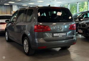 Pelēks Volkswagen Touran 2014 Klaipėda, ar dzinēja tilpumu 1.60 L un nobraukumu 234 tūkst. km par 7750 €, foto 5 vietnē AUTOMOTO.COM.LV