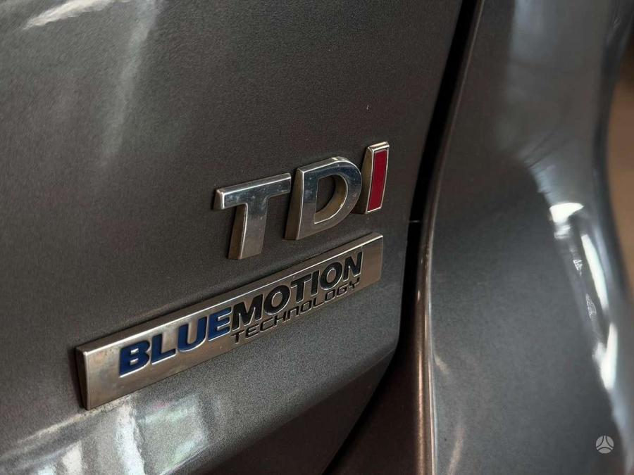 Pelēks Volkswagen Touran 2014 Klaipėda, ar dzinēja tilpumu 1.60 L un nobraukumu 234 tūkst. km par 7750 €, foto 9 vietnē AUTOMOTO.COM.LV
