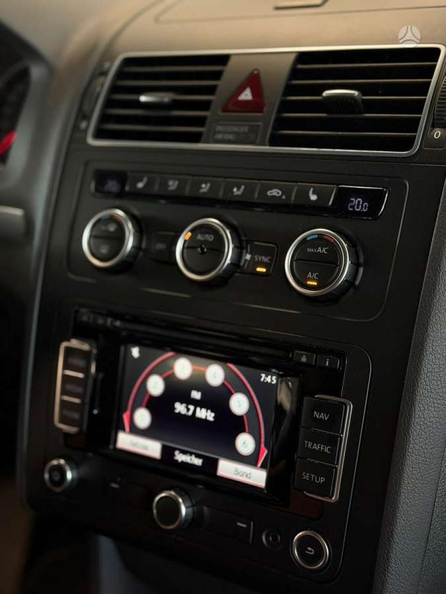 Pelēks Volkswagen Touran 2014 Klaipėda, ar dzinēja tilpumu 1.60 L un nobraukumu 234 tūkst. km par 7750 €, foto 10 vietnē AUTOMOTO.COM.LV