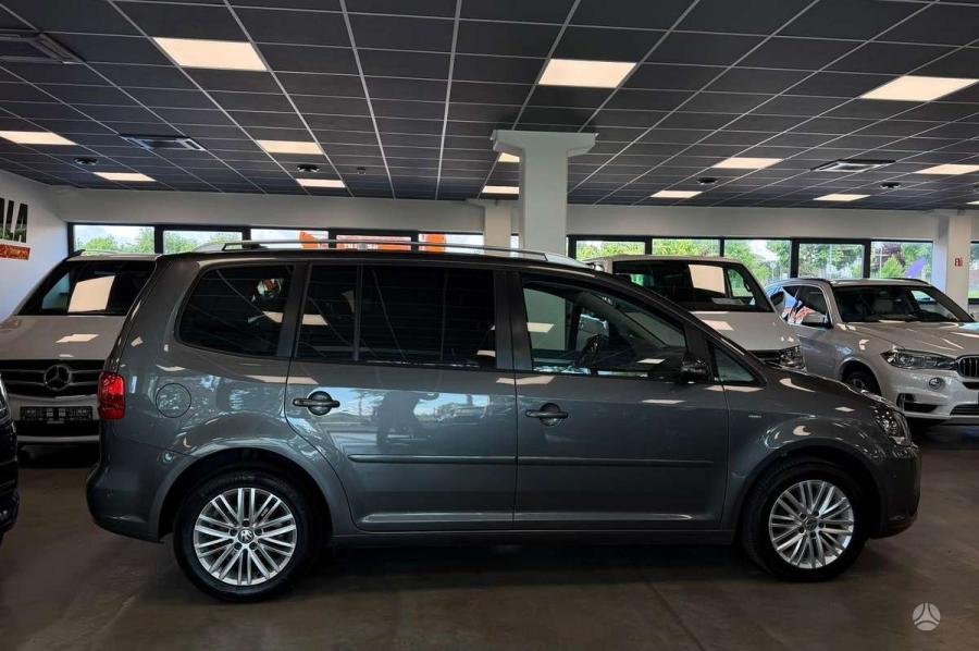 Pelēks Volkswagen Touran 2014 Klaipėda, ar dzinēja tilpumu 1.60 L un nobraukumu 234 tūkst. km par 7750 €, foto 13 vietnē AUTOMOTO.COM.LV