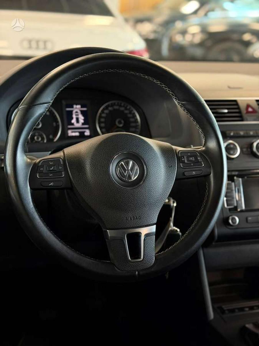 Pelēks Volkswagen Touran 2014 Klaipėda, ar dzinēja tilpumu 1.60 L un nobraukumu 234 tūkst. km par 7750 €, foto 14 vietnē AUTOMOTO.COM.LV