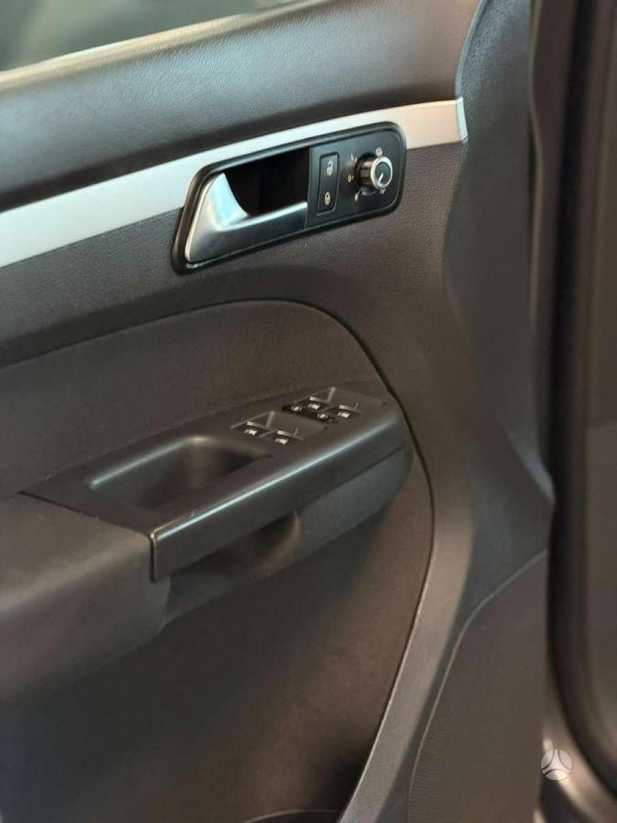 Pelēks Volkswagen Touran 2014 Klaipėda, ar dzinēja tilpumu 1.60 L un nobraukumu 234 tūkst. km par 7750 €, foto 15 vietnē AUTOMOTO.COM.LV