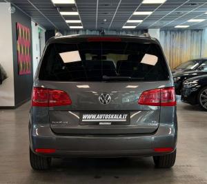 Pelēks Volkswagen Touran 2014 Klaipėda, ar dzinēja tilpumu 1.60 L un nobraukumu 234 tūkst. km par 7750 €, foto 16 vietnē AUTOMOTO.COM.LV