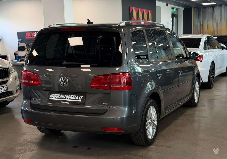 Pelēks Volkswagen Touran 2014 Klaipėda, ar dzinēja tilpumu 1.60 L un nobraukumu 234 tūkst. km par 7750 €, foto 17 vietnē AUTOMOTO.COM.LV