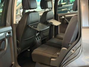 Pelēks Volkswagen Touran 2014 Klaipėda, ar dzinēja tilpumu 1.60 L un nobraukumu 234 tūkst. km par 7750 €, foto 19 vietnē AUTOMOTO.COM.LV