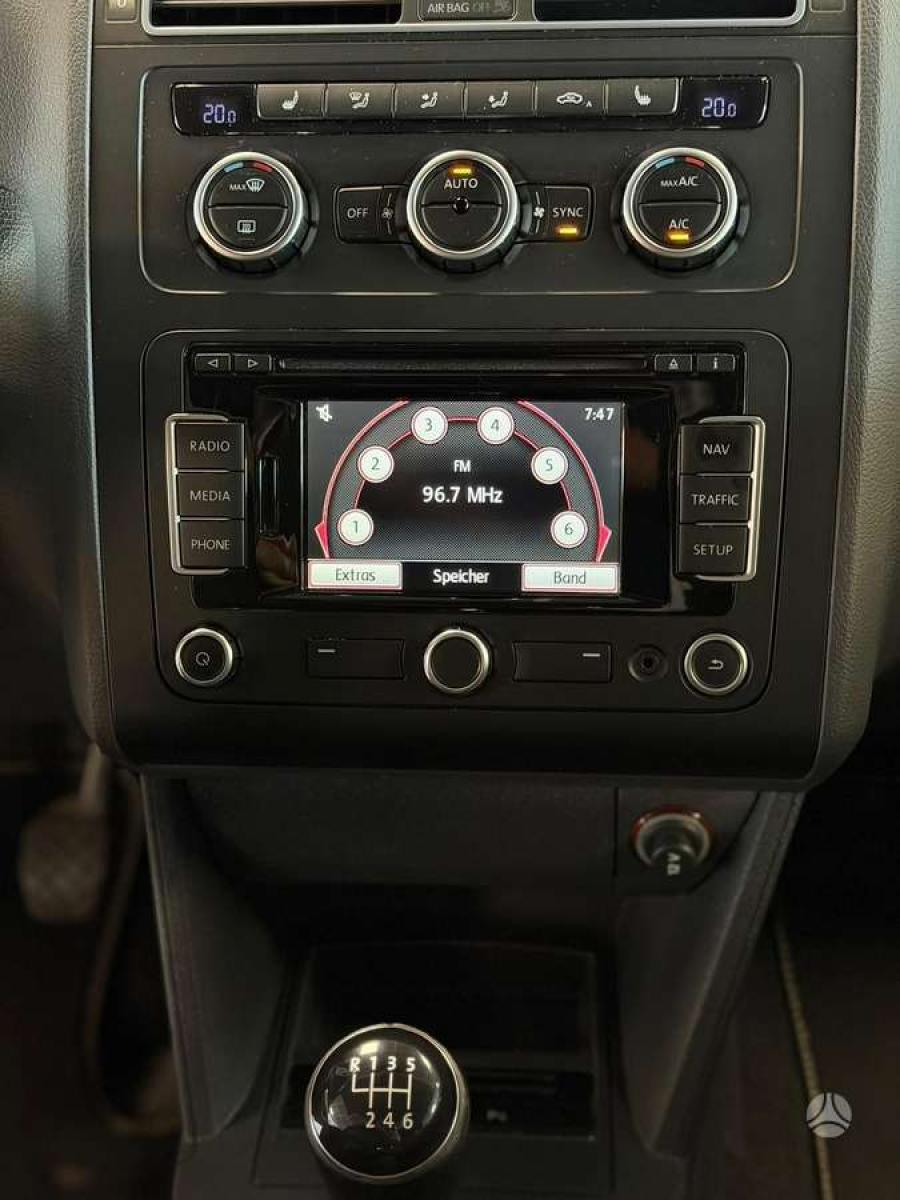Pelēks Volkswagen Touran 2014 Klaipėda, ar dzinēja tilpumu 1.60 L un nobraukumu 234 tūkst. km par 7750 €, foto 21 vietnē AUTOMOTO.COM.LV
