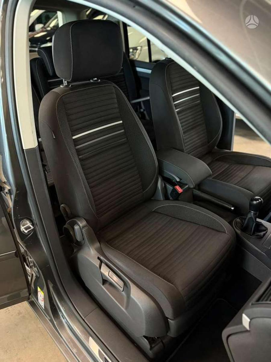 Pelēks Volkswagen Touran 2014 Klaipėda, ar dzinēja tilpumu 1.60 L un nobraukumu 234 tūkst. km par 7750 €, foto 28 vietnē AUTOMOTO.COM.LV