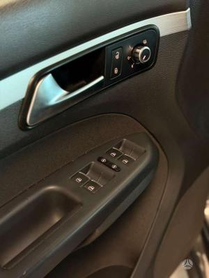 Pelēks Volkswagen Touran 2014 Klaipėda, ar dzinēja tilpumu 1.60 L un nobraukumu 234 tūkst. km par 7750 €, foto 31 vietnē AUTOMOTO.COM.LV