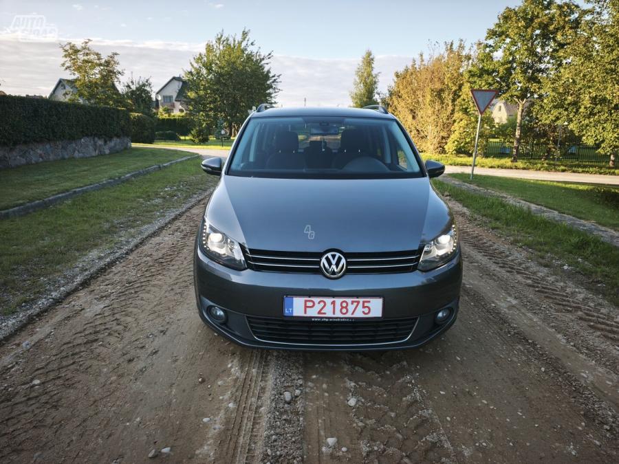 Grey Volkswagen Touran 2014 in Telschi, with an engine capacity of 1.60 L and mileage of 235 thousand km for 6200 €, photo 3 on AUTOMOTO.COM.LV