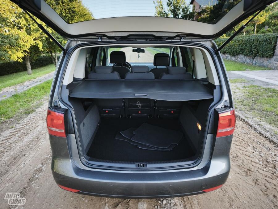 Grey Volkswagen Touran 2014 in Telschi, with an engine capacity of 1.60 L and mileage of 235 thousand km for 6200 €, photo 8 on AUTOMOTO.COM.LV