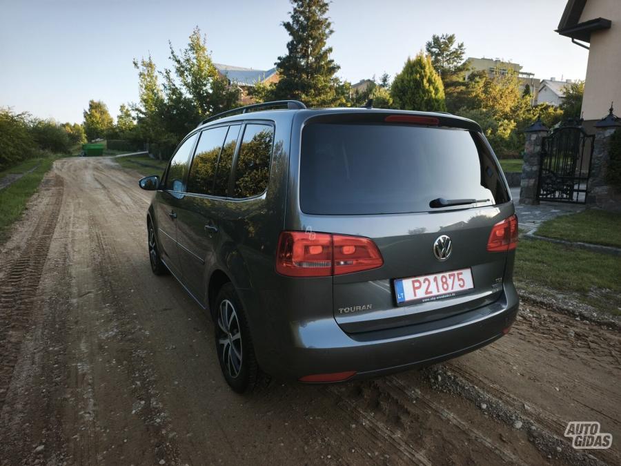 Grey Volkswagen Touran 2014 in Telschi, with an engine capacity of 1.60 L and mileage of 235 thousand km for 6200 €, photo 12 on AUTOMOTO.COM.LV