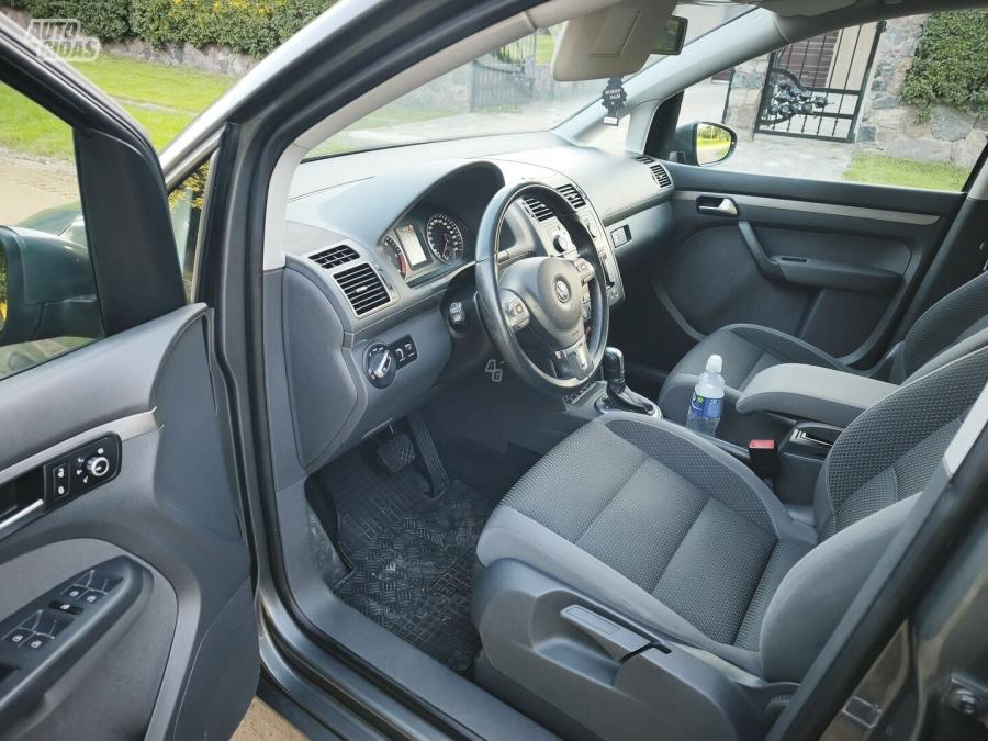 Grey Volkswagen Touran 2014 in Telschi, with an engine capacity of 1.60 L and mileage of 235 thousand km for 6200 €, photo 19 on AUTOMOTO.COM.LV