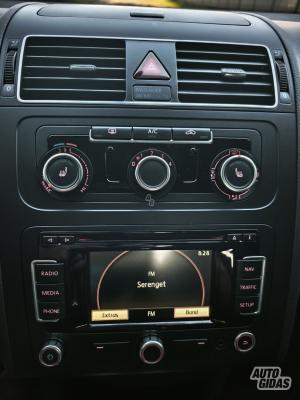 Grey Volkswagen Touran 2014 in Telschi, with an engine capacity of 1.60 L and mileage of 235 thousand km for 6200 €, photo 26 on AUTOMOTO.COM.LV