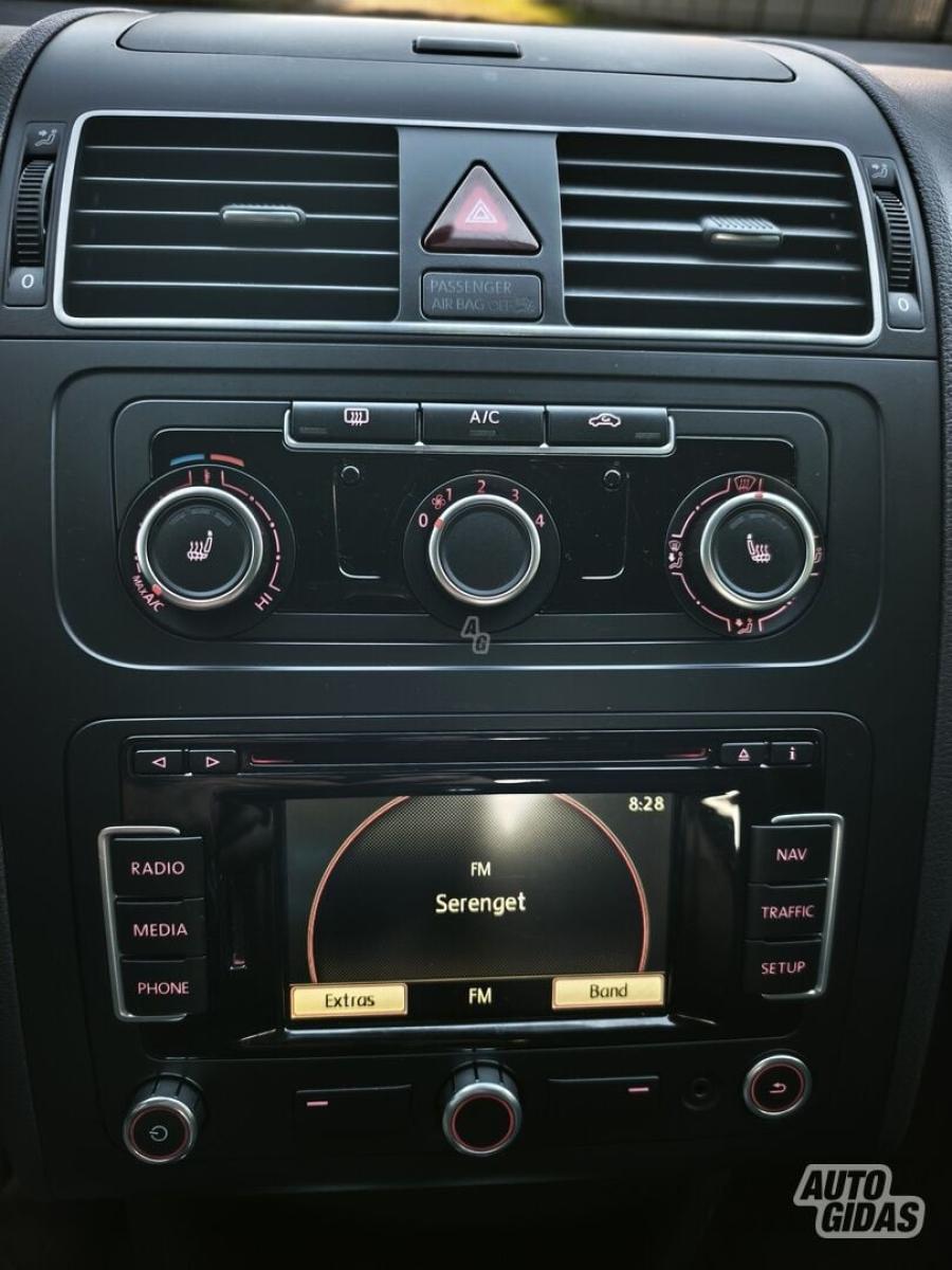 Grey Volkswagen Touran 2014 in Telschi, with an engine capacity of 1.60 L and mileage of 235 thousand km for 6200 €, photo 26 on AUTOMOTO.COM.LV