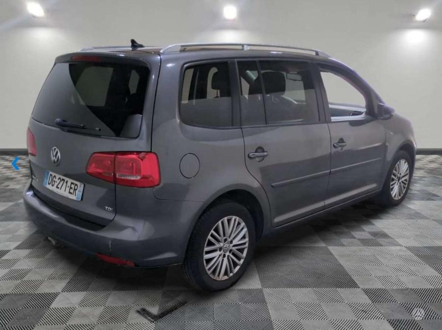 Pelēks Volkswagen Touran 2014 Viļņa, ar dzinēja tilpumu 1.60 L un nobraukumu 147 tūkst. km par 6800 €, foto 5 vietnē AUTOMOTO.COM.LV