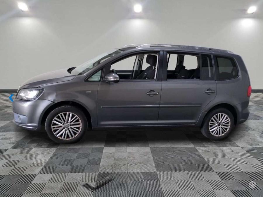 Pelēks Volkswagen Touran 2014 Viļņa, ar dzinēja tilpumu 1.60 L un nobraukumu 147 tūkst. km par 6800 €, foto 9 vietnē AUTOMOTO.COM.LV