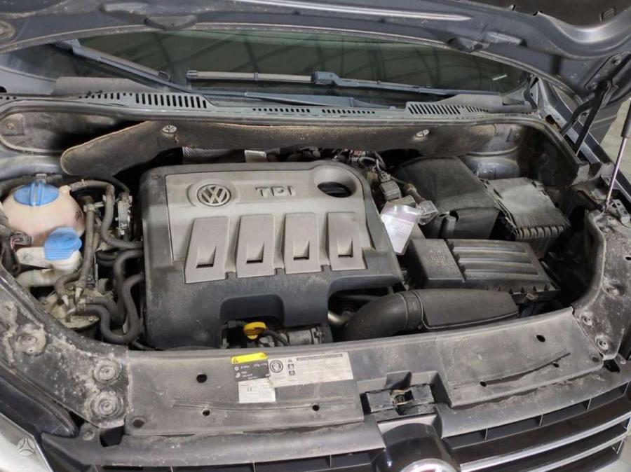 Pelēks Volkswagen Touran 2014 Viļņa, ar dzinēja tilpumu 1.60 L un nobraukumu 147 tūkst. km par 6800 €, foto 10 vietnē AUTOMOTO.COM.LV