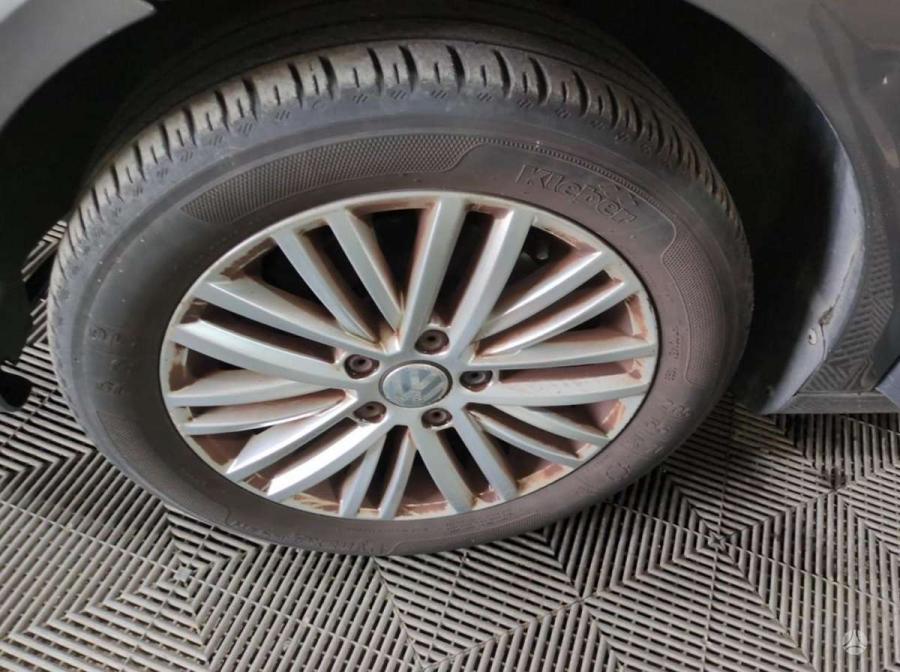 Pelēks Volkswagen Touran 2014 Viļņa, ar dzinēja tilpumu 1.60 L un nobraukumu 147 tūkst. km par 6800 €, foto 12 vietnē AUTOMOTO.COM.LV