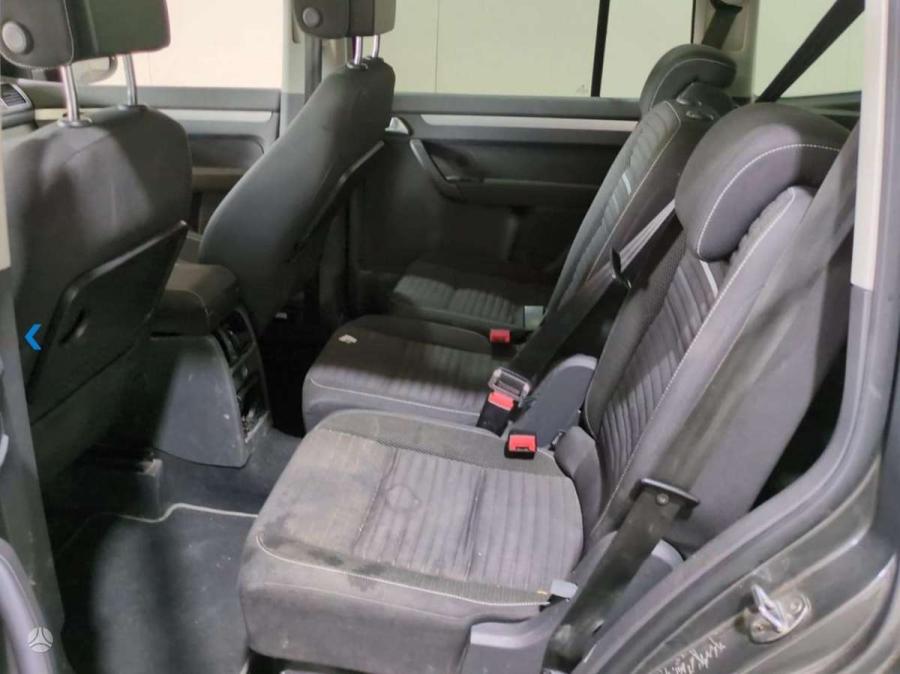 Pelēks Volkswagen Touran 2014 Viļņa, ar dzinēja tilpumu 1.60 L un nobraukumu 147 tūkst. km par 6800 €, foto 13 vietnē AUTOMOTO.COM.LV